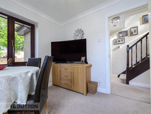 4 bedroom detached house for sale in Mendip Avenue, Lindley, Huddersfield, West Yorkshire, HD3