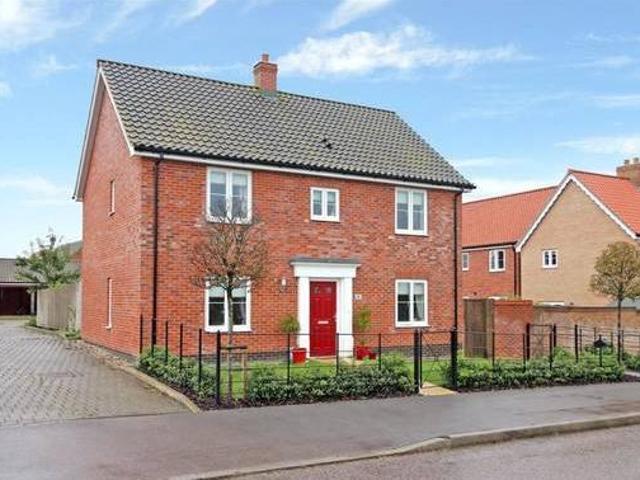 4 bedroom detached house for sale in Mentmore Way Poringland Norwich Norfolk NR14 NR14