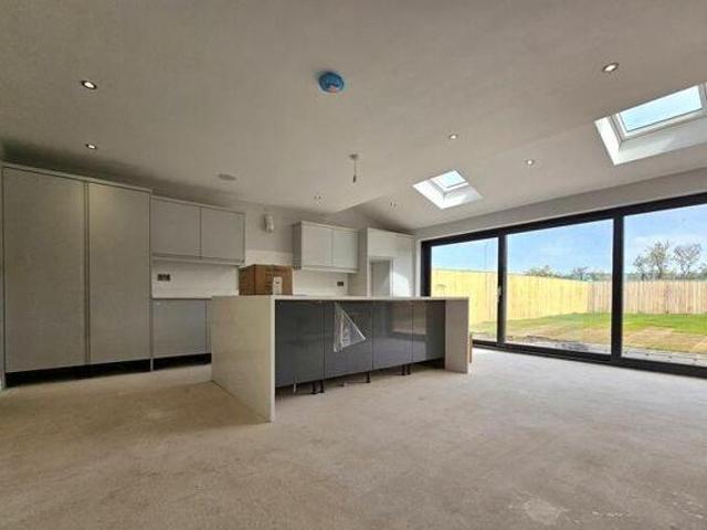 4 Bedroom Detached House For Sale In Mere Brow