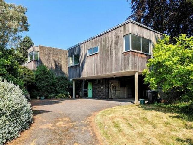4 Bedroom Detached House For Sale In Merstham
