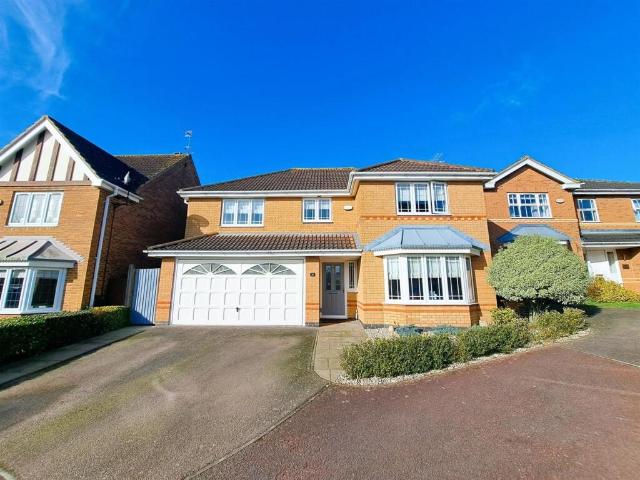 4 bedroom detached house for sale in Middle Greeve, Wootton, Northampton, NN4
