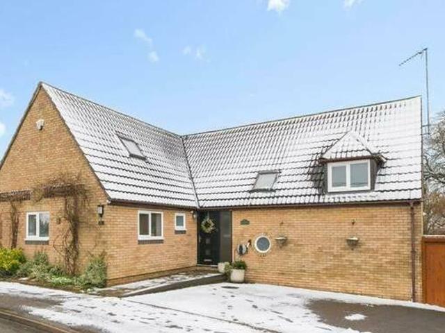 4 bedroom detached house for sale in Middleton Cheney Northamptonshire OX17