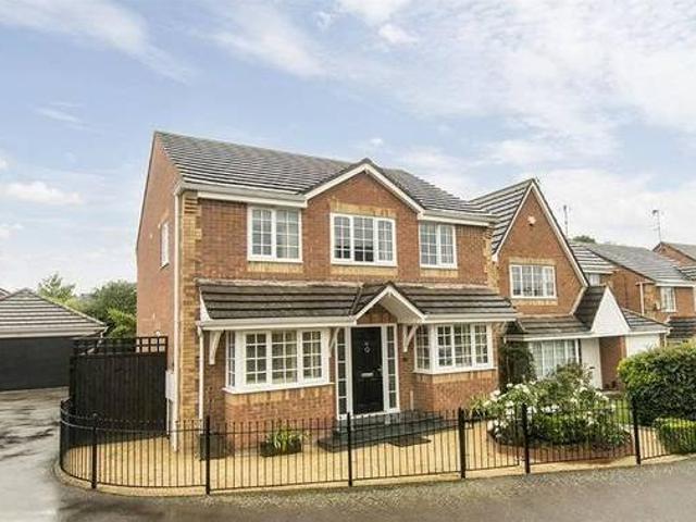 4 bedroom detached house for sale in Middletons Close Fleckney LE8