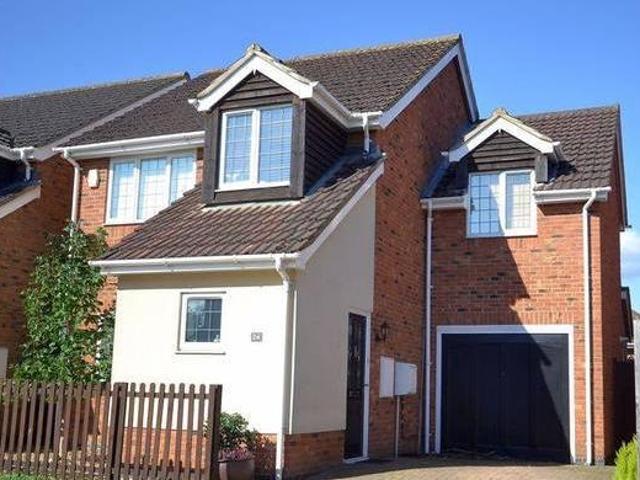 4 bedroom detached house for sale in Midland Close Shefford SG17