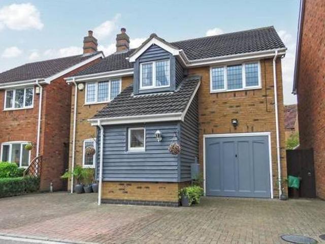 4 bedroom detached house for sale in Midland Gardens Shefford Bedfordshire SG17 SG17