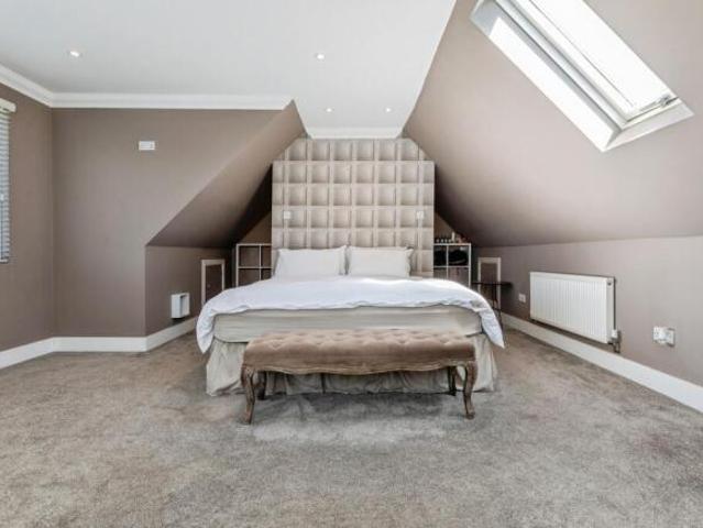 4 bedroom detached house for sale in Mierscourt Road, Rainham, ME8