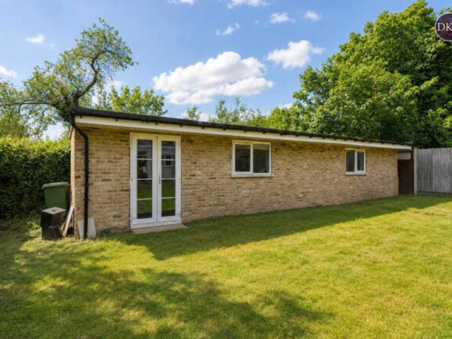 4 bedroom detached house for sale in Mildred Avenue, Watford, WD18