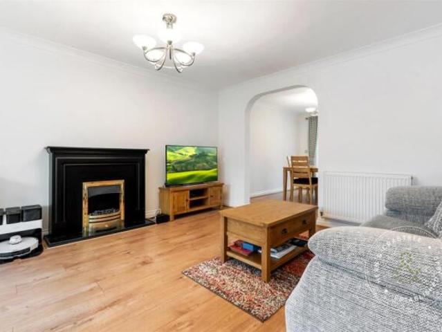 4 bedroom detached house for sale in Milestone Close, Cardiff, CF14