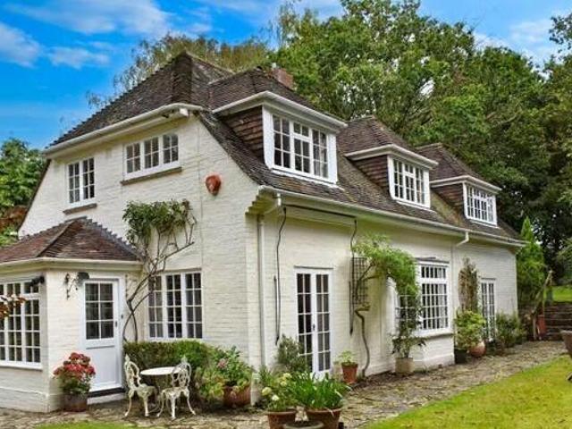 4 Bedroom Detached House For Sale In Milford On Sea, Lymington