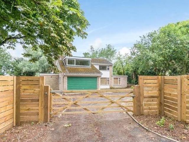 4 bedroom detached house for sale in Mill Common Huntingdon Cambridgeshire PE29 PE29