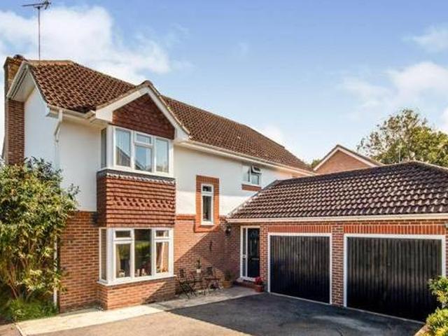 4 bedroom detached house for sale in Mill Rise Robertsbridge East Sussex TN32 TN32