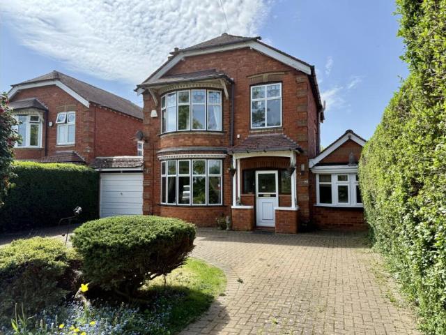 4 bedroom detached house for sale in Millway, Northampton, NN5