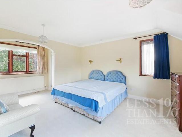 4 bedroom detached house for sale in Millway NN5
