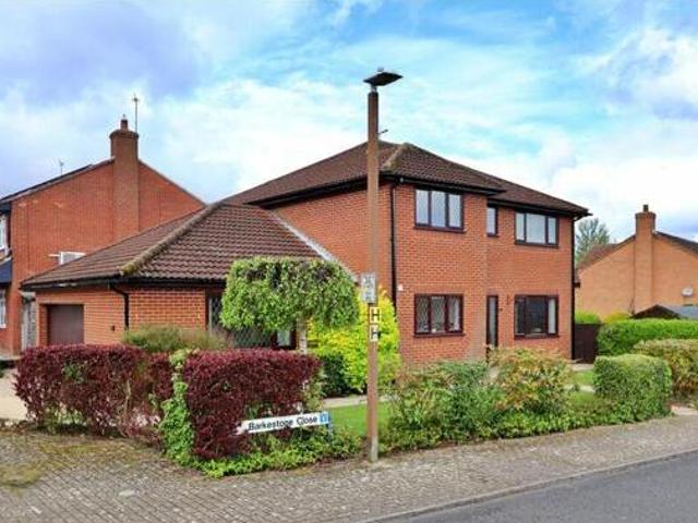 4 Bedroom Detached House For Sale In Milton Keynes, Buckighamshire