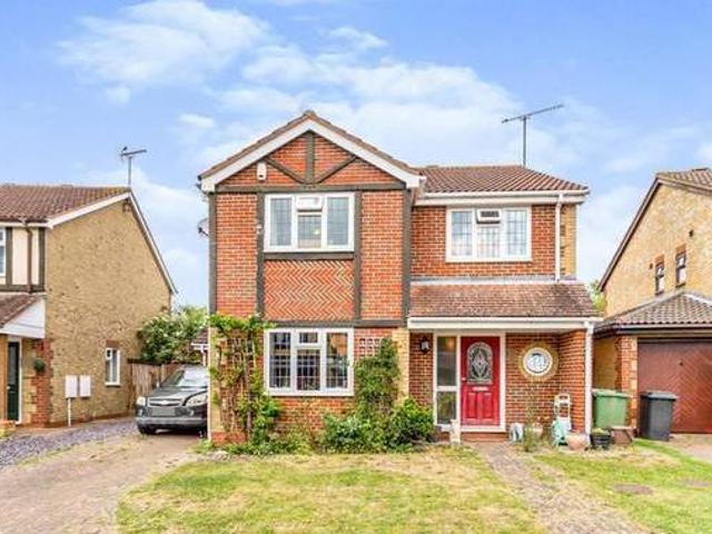 4 bedroom detached house for sale in Minden Close Flitwick MK45