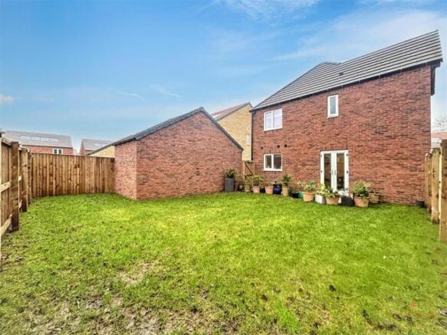4 bedroom detached house for sale in Mulberry Grove, Willerby, Hull, HU10