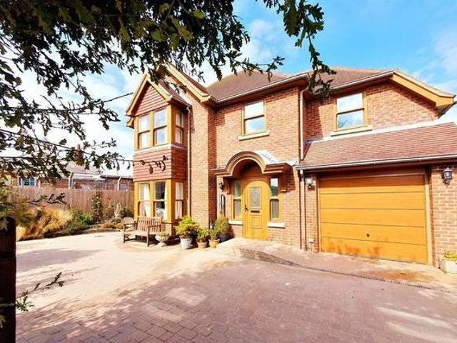 4 bedroom detached house for sale in Nottingham Place LeeontheSolent PO13