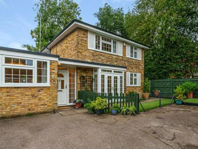 4 Bedroom Detached House For Sale In Northwood