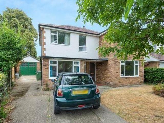 4 bedroom detached house for sale in North Avenue Abingdon OX14