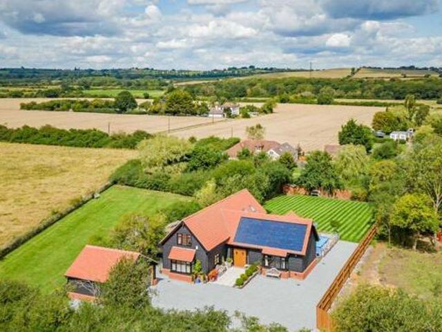 4 Bedroom Detached House For Sale In North Fambridge