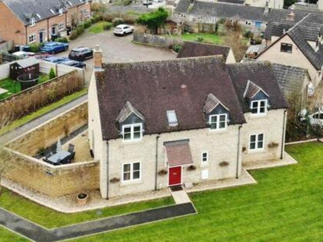 4 Bedroom Detached House For Sale In North Leigh