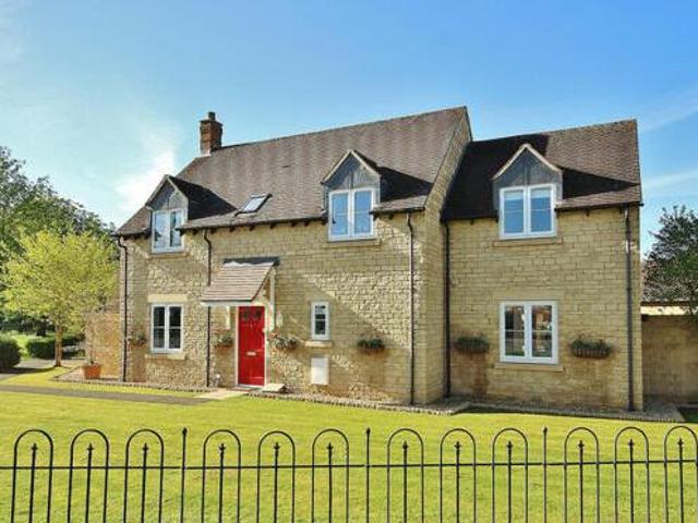 4 Bedroom Detached House For Sale In North Leigh