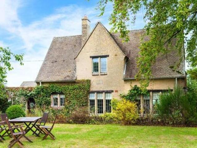 4 Bedroom Detached House For Sale In North Leigh