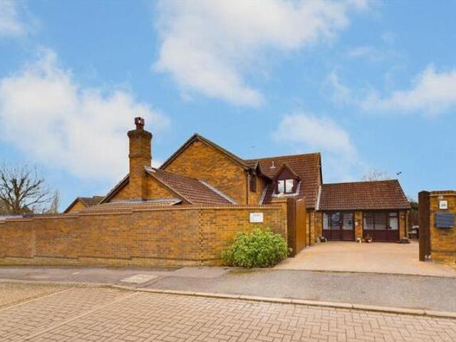4 Bedroom Detached House For Sale In Northampton