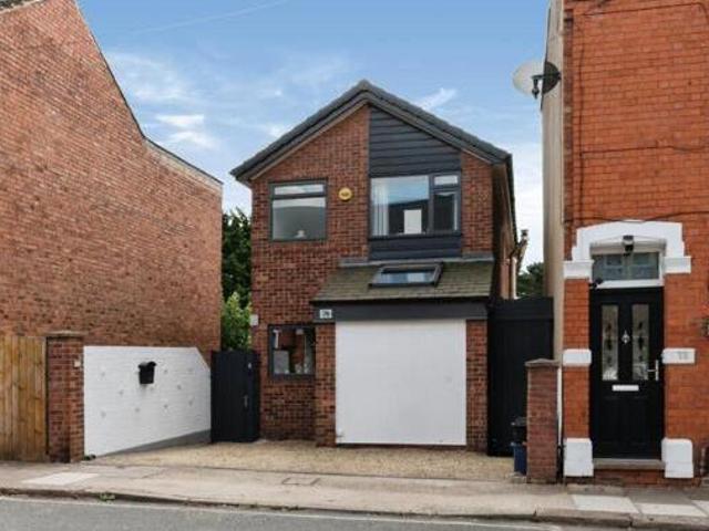 4 Bedroom Detached House For Sale In Northampton