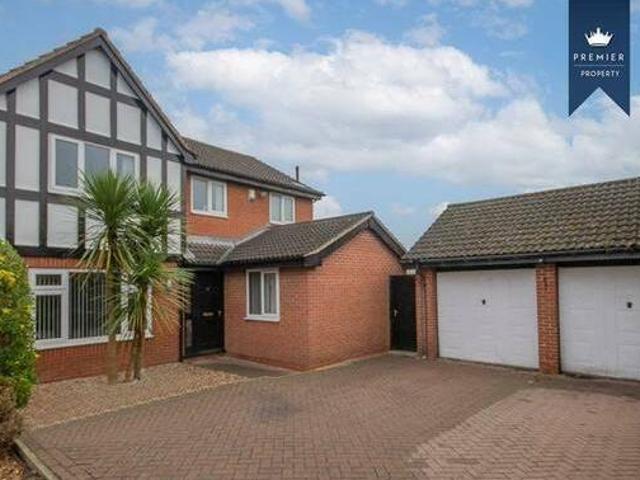 4 bedroom detached house for sale in Northfield Stenson Fields DE24