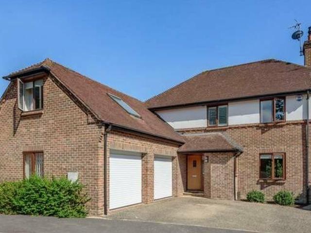 4 bedroom detached house for sale in Netherwood Close Midhurst GU29