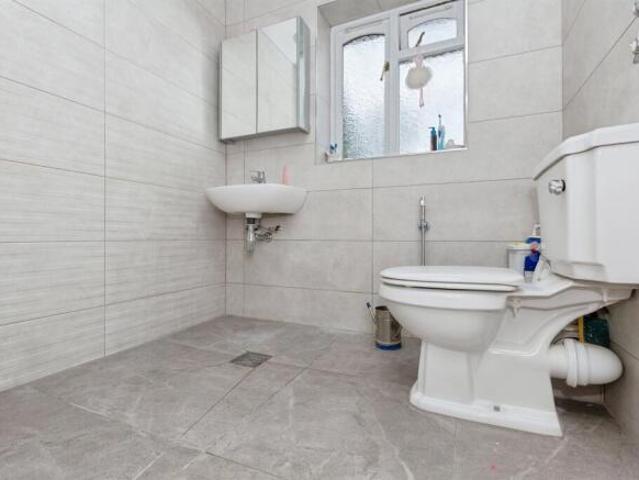 4 bedroom detached house for sale in Neville Road, Leicester, LE3
