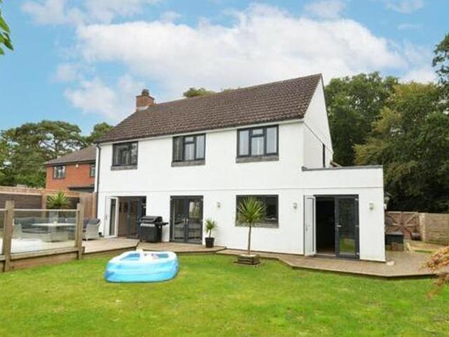 4 Bedroom Detached House For Sale In New Milton, Hampshire