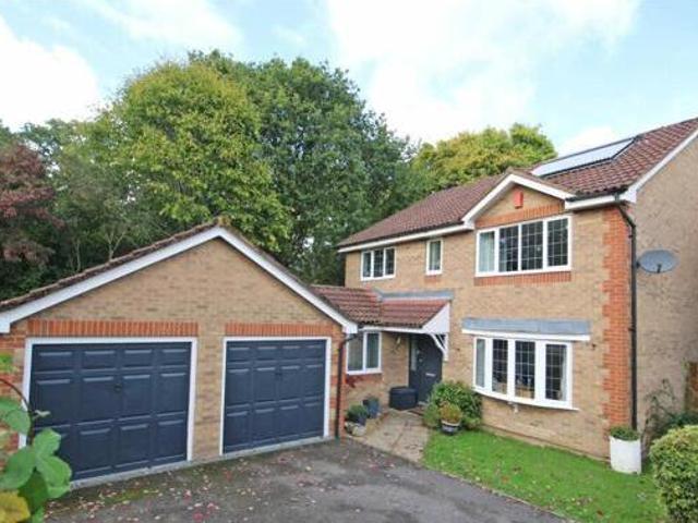4 Bedroom Detached House For Sale In New Milton, Hampshire