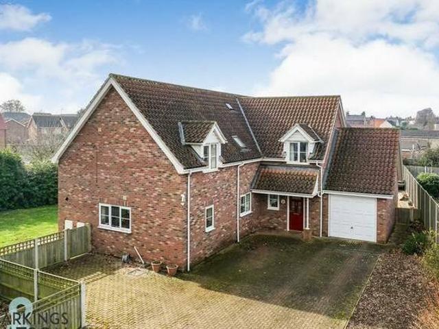 4 bedroom detached house for sale in New Close Acle Norwich NR13