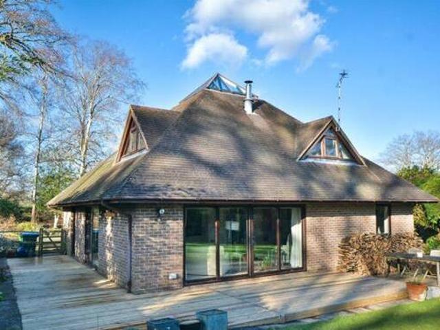 4 Bedroom Detached House For Sale In New House Lane, Storrington