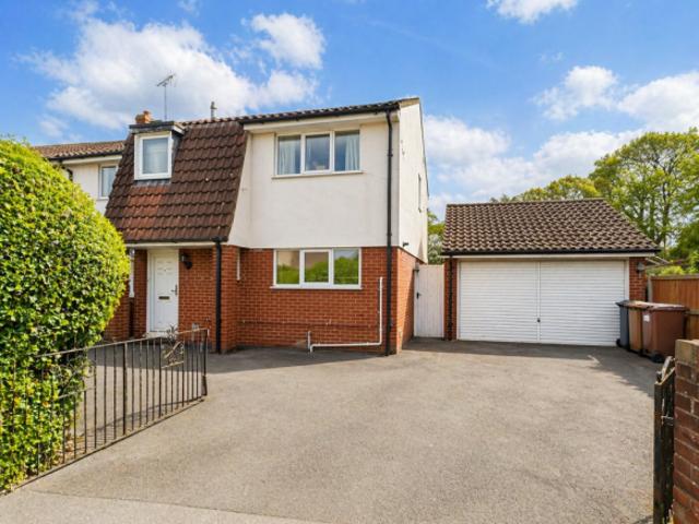 4 bedroom detached house for sale in New London Road, Chelmsford, CM2