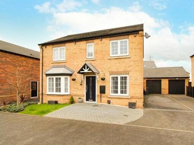 4 Bedroom Detached House For Sale In New Rossington, Doncaster