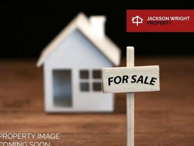 4 Bedroom Detached House For Sale In Newbury