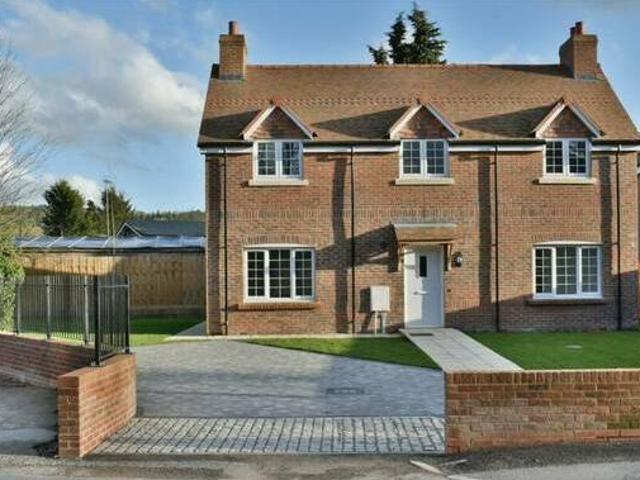 4 bedroom detached house for sale in Newbury Road Hermitage Berkshire RG18 9TB RG18