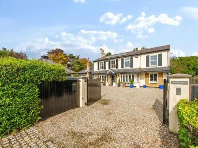 4 Bedroom Detached House For Sale In Newgate Street Village