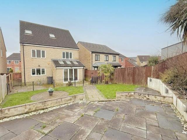 4 bedroom detached house for sale in Newhall Park Drive, Off Rooley Lane, Bradford, BD5