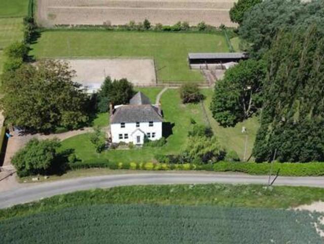 4 Bedroom Detached House For Sale In Newton in the isle