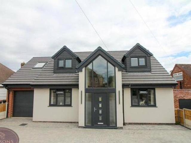 4 Bedroom Detached House For Sale In Newthorpe, Nottingham