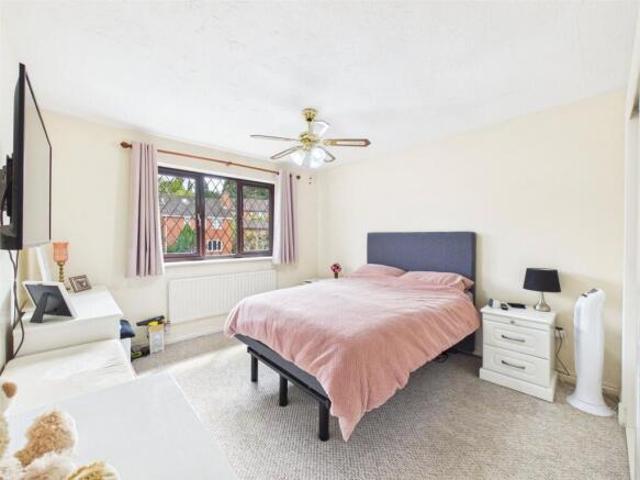 4 bedroom detached house for sale in Snowberry Avenue, Home Meadow, Worcester, Worcestershire, WR4