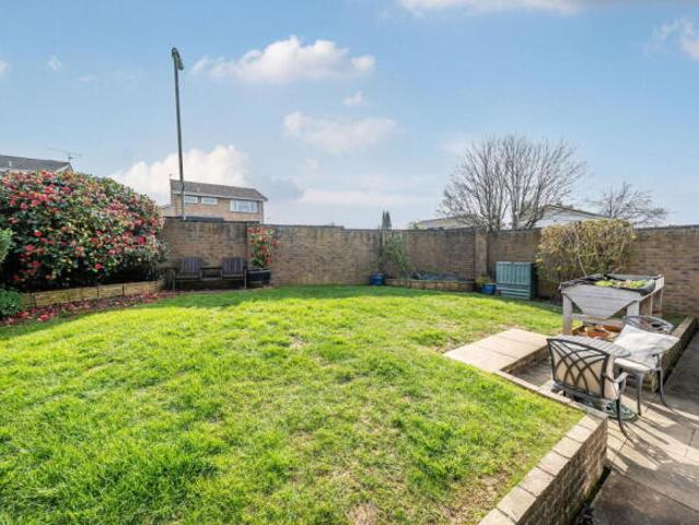 4 bedroom detached house for sale in Snowdrop Close, Basingstoke RG22 5RB, RG22
