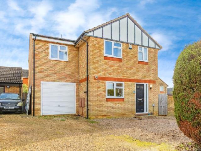 4 bedroom detached house for sale in South Copse, Northampton, NN4