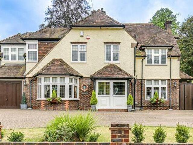 4 Bedroom Detached House For Sale In South Croydon