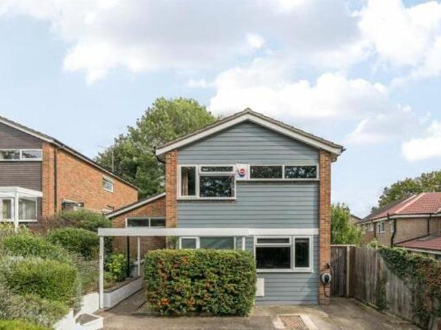 4 Bedroom Detached House For Sale In South Croydon