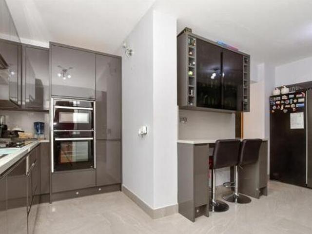 4 Bedroom Detached House For Sale In South Croydon